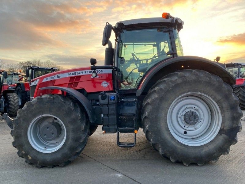 Massey Ferguson 8740 S Exclusive | AgriBuy