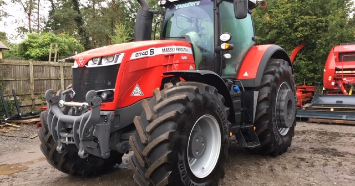 Massey Ferguson 8740 S Exclusive | AgriBuy