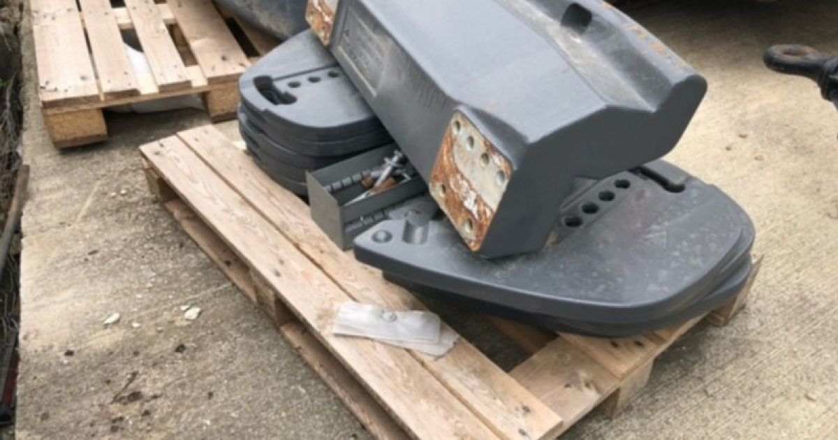 Fendt 1690KG WEIGHT BLOCK. | AgriBuy